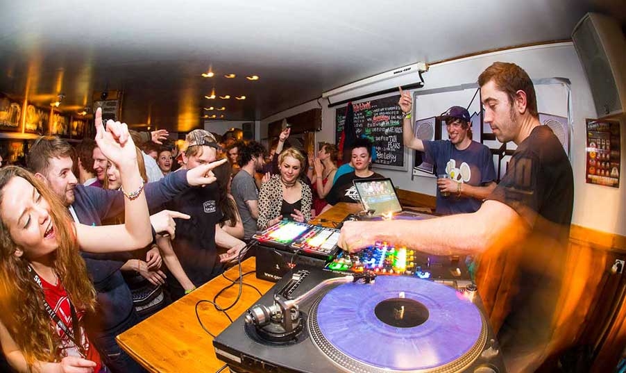 The Best Après-Ski In Tignes & Val d'Isère | Neilson