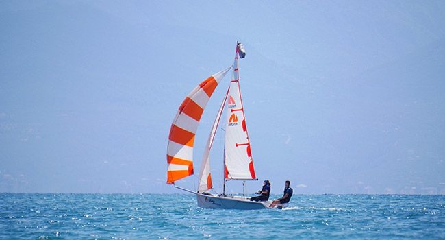 A Guide to Asymmetric Spinnaker Sailing tips | Neilson