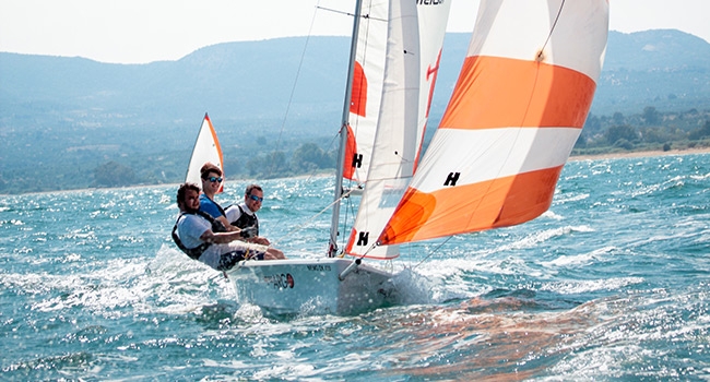 A Guide to Asymmetric Spinnaker Sailing tips | Neilson